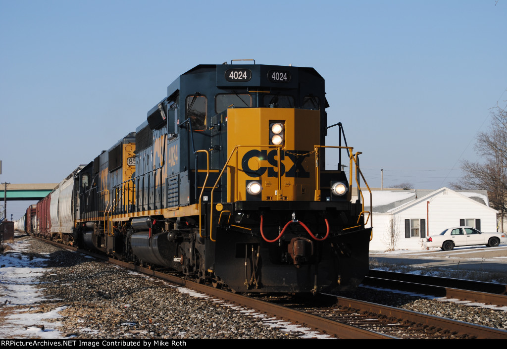 CSX 4024 with train Q367
